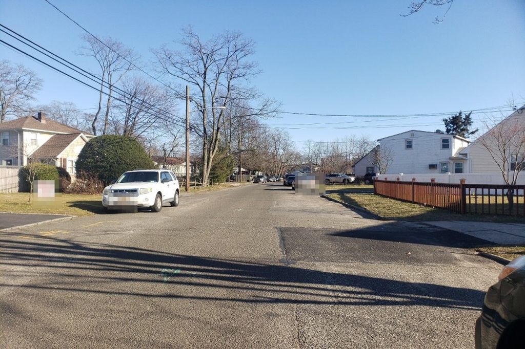 Howells Rd, Bay Shore, NY 11706, Preforeclosure - $332,516 - 2BD / 1BH ...